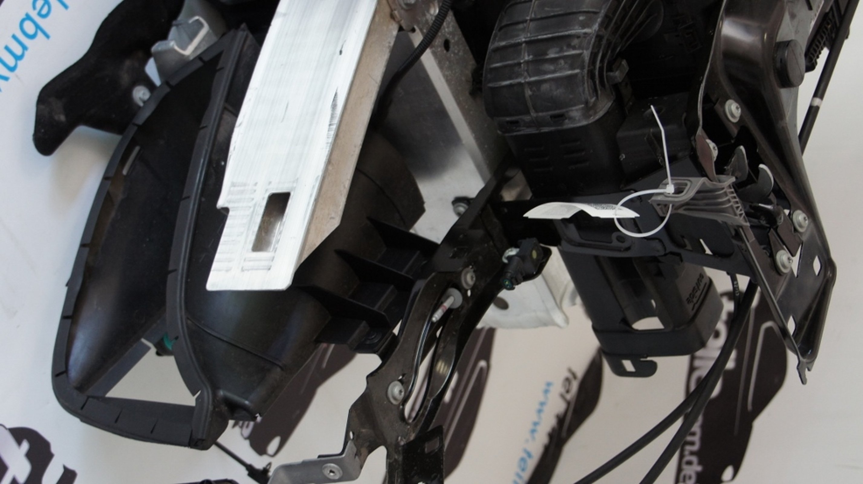 1 x Radiator, 1 x Radiator, 1 x Module mount, bottom, 1 x Module ...